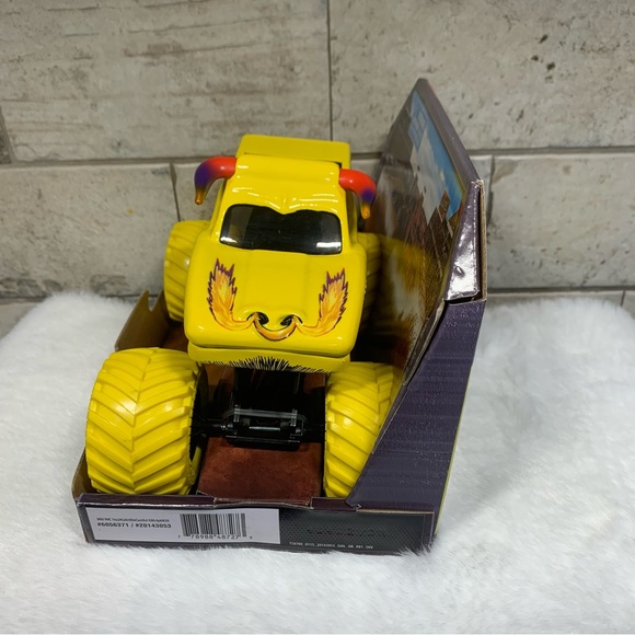 Spin Master | Toys | Monster Jam Truck El Toro Loco 24 Yellow Series 2 ...